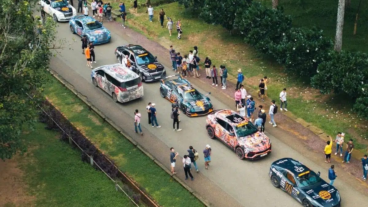 179 supercars gathered at ancient historical monument to break bizarre ...