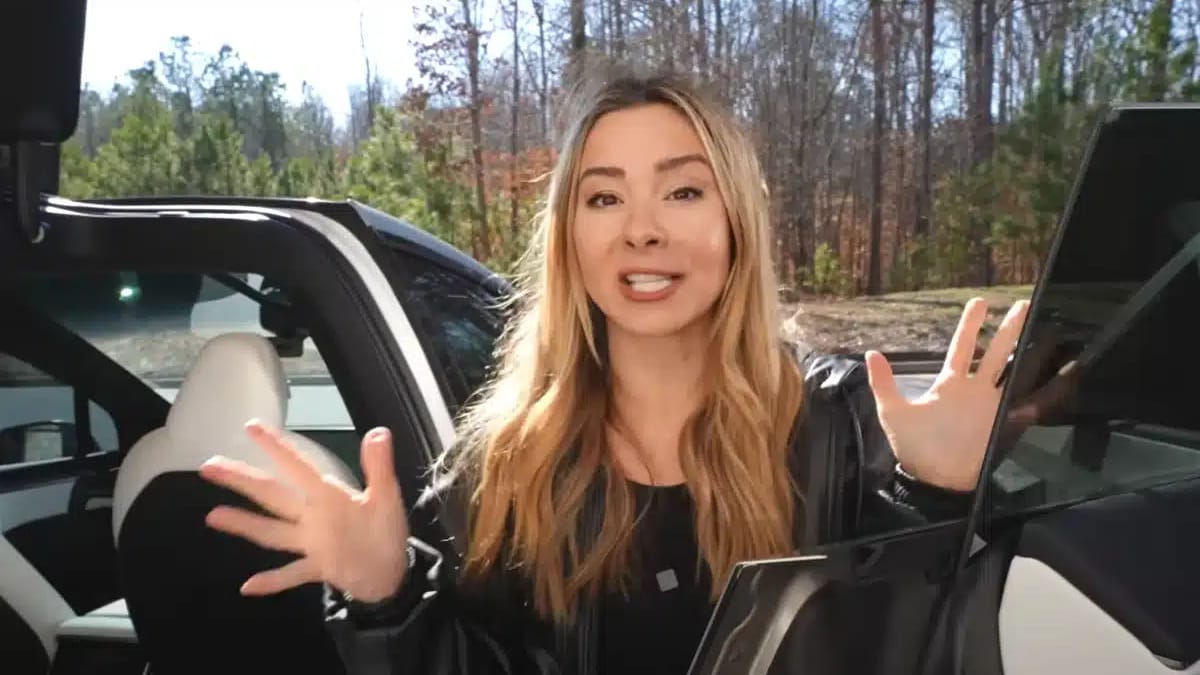 Georgia woman puts Tesla Cybertruck side-by-side against a Model X to ...