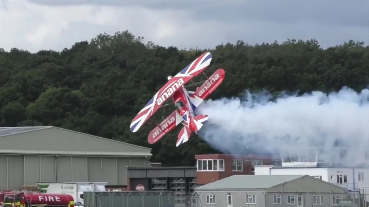 Pitts Special S2S pilot defies gravity by flying the plane like it's a ...