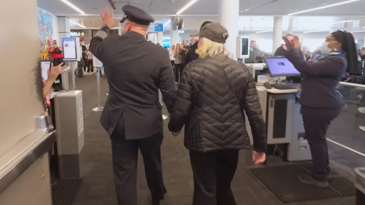 North Carolina pilot retiring after 34 years receives perfect send-off ...