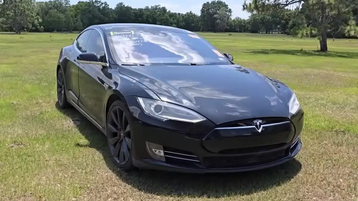 Man who bought 100,000 mile Tesla marked 'dead' fixed its strange ...