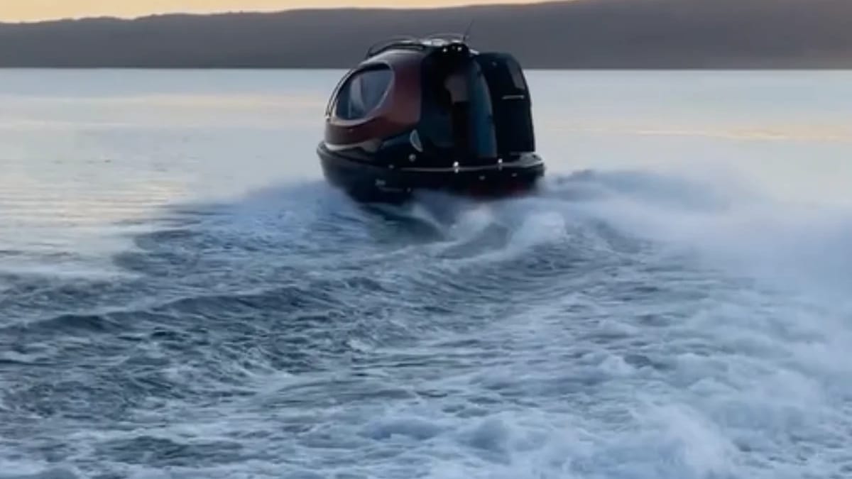 Inside the futuristic Jet Capsule mini-yacht that looks like it ...