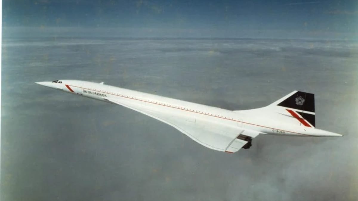 This side-by-side comparison of Concorde and a Douglas DC-8 taking off ...