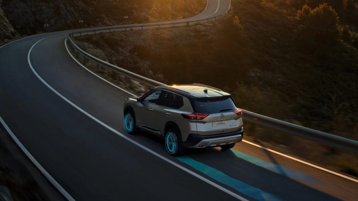 Nissan's new car introduces a new kind of hybrid technology to the US ...