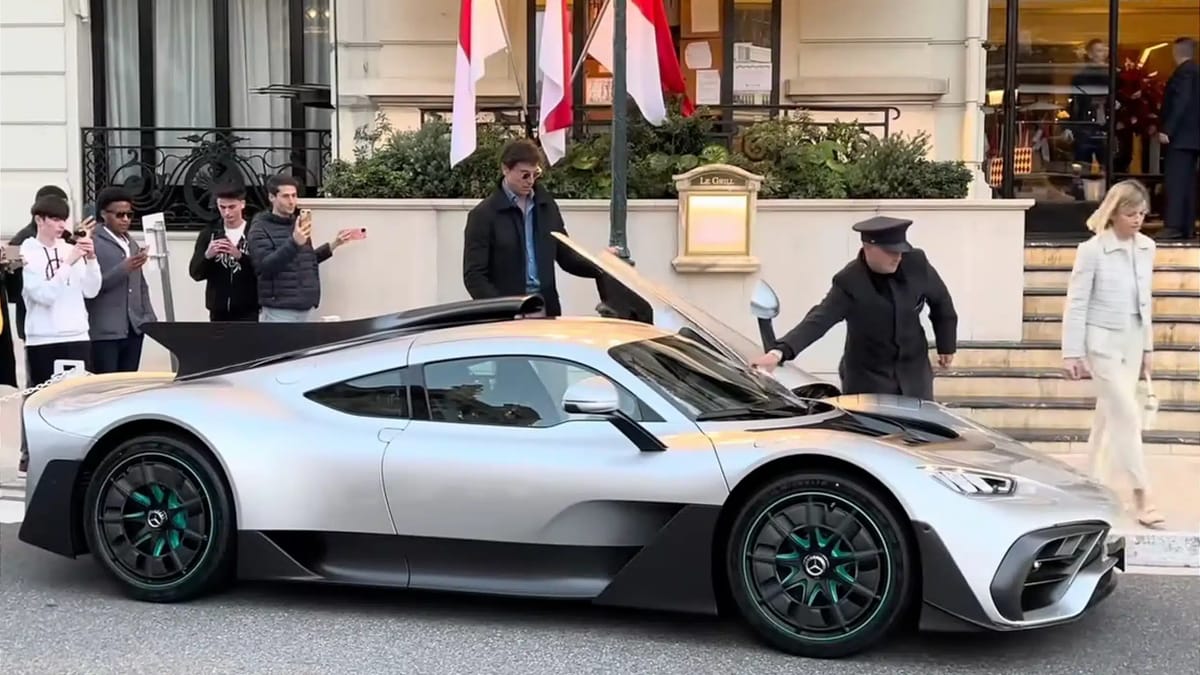 Billionaire casually cruises through Monaco with his family in $2.7M ...