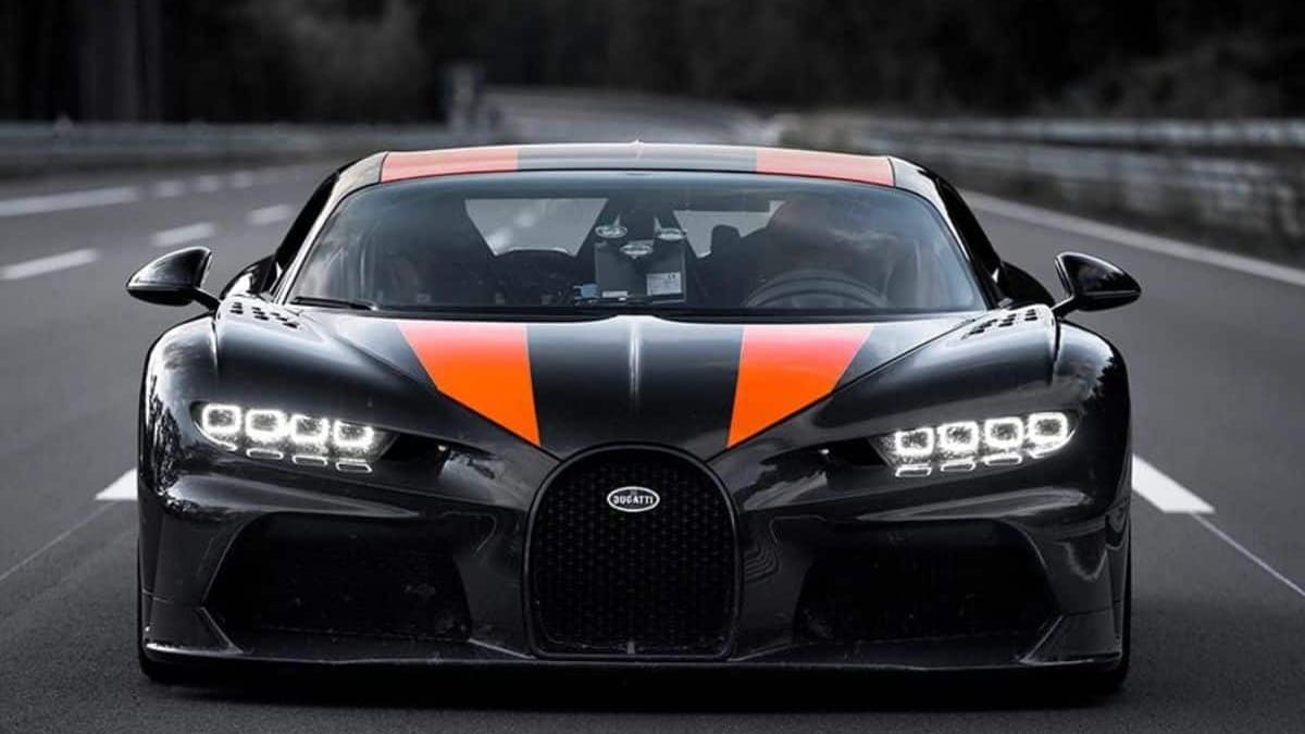 Even with a 100-liter fuel tank, the Bugatti Veyron zips through gas at ...
