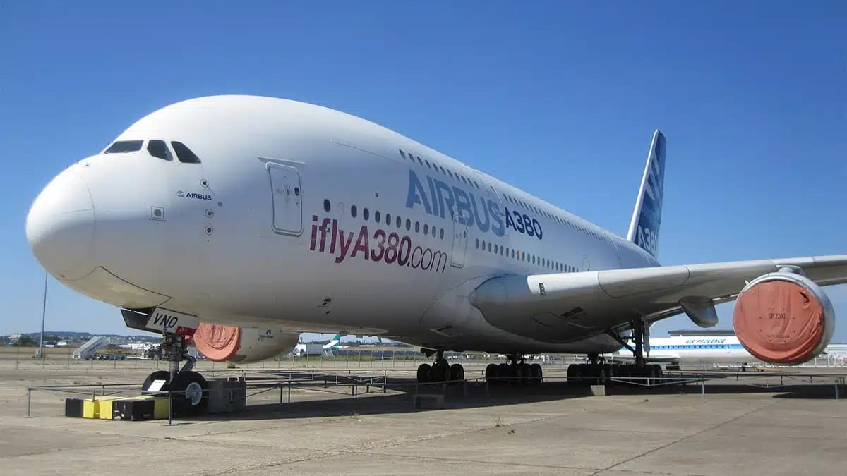 Airbus A380 evacuation slide system is so hypnotic we can’t stop watching