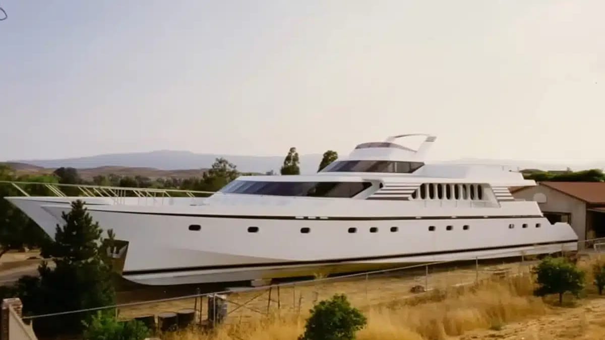 US man single-handedly built a homemade 100ft mega yacht in his ...