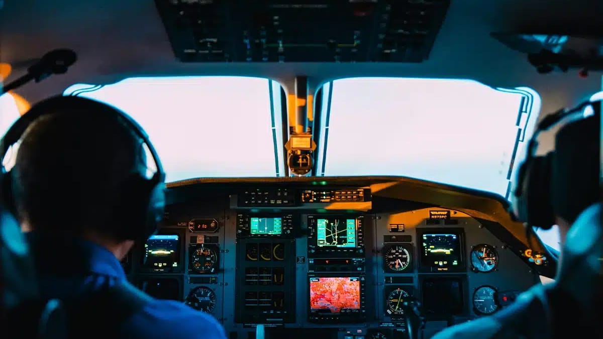 Evolution of the cockpit: from vintage to today