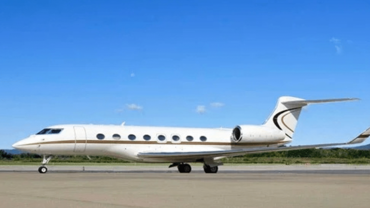 Take a look inside Jeff Bezos’ private Gulfstream G650ER jet as it goes ...