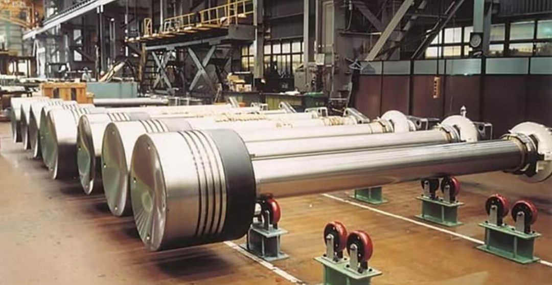 The biggest engine in the world is as tall as a four-storey building ...