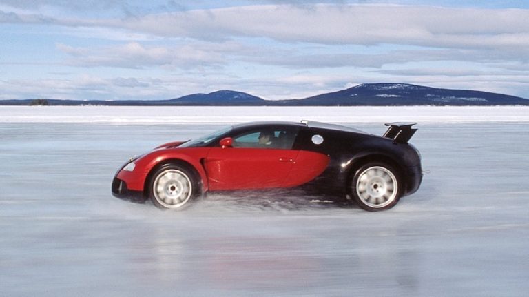 Early Bugatti Veyron prototypes had some truly wild rear-wing setups ...
