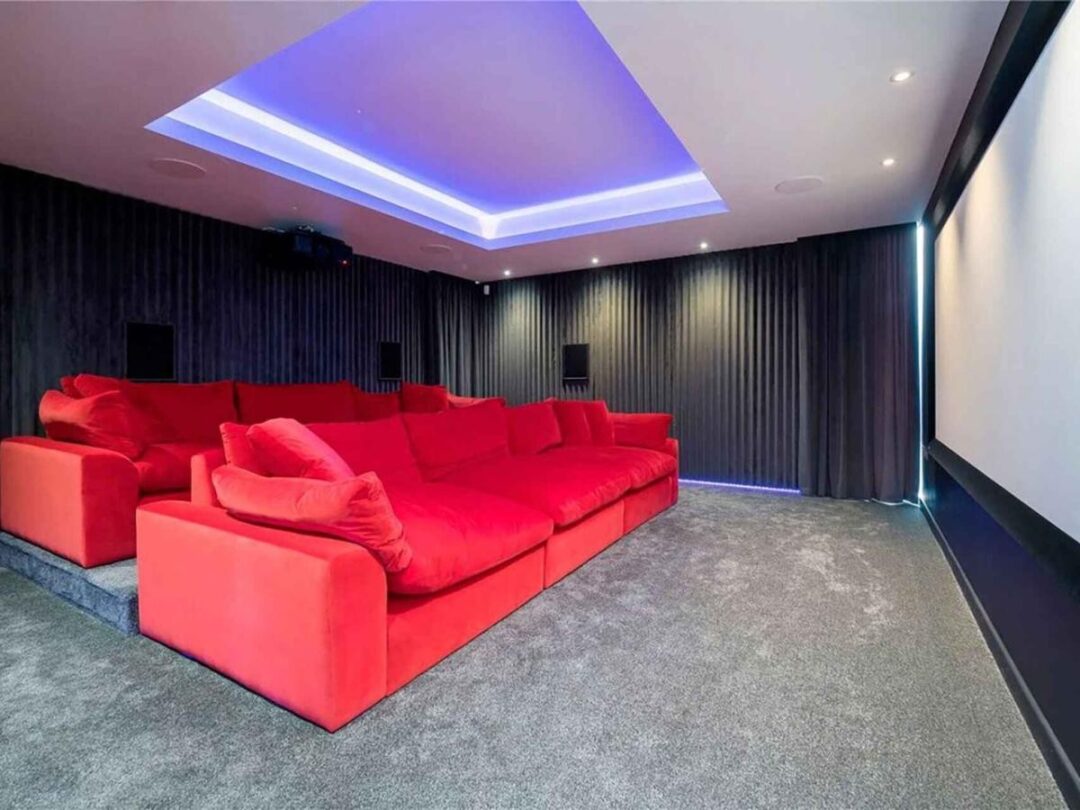 CR7 lists UK home amid rumors of Manchester United return