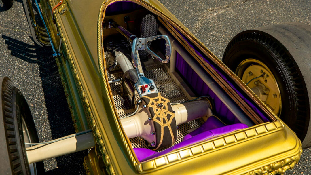 This coffin has been transformed into a four-wheeled V8 Dragula replica ...