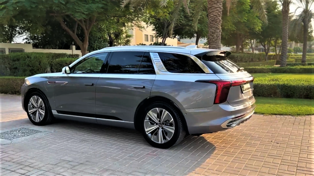 Inside the Hongqi E-HS9 is the Chinese electric SUV