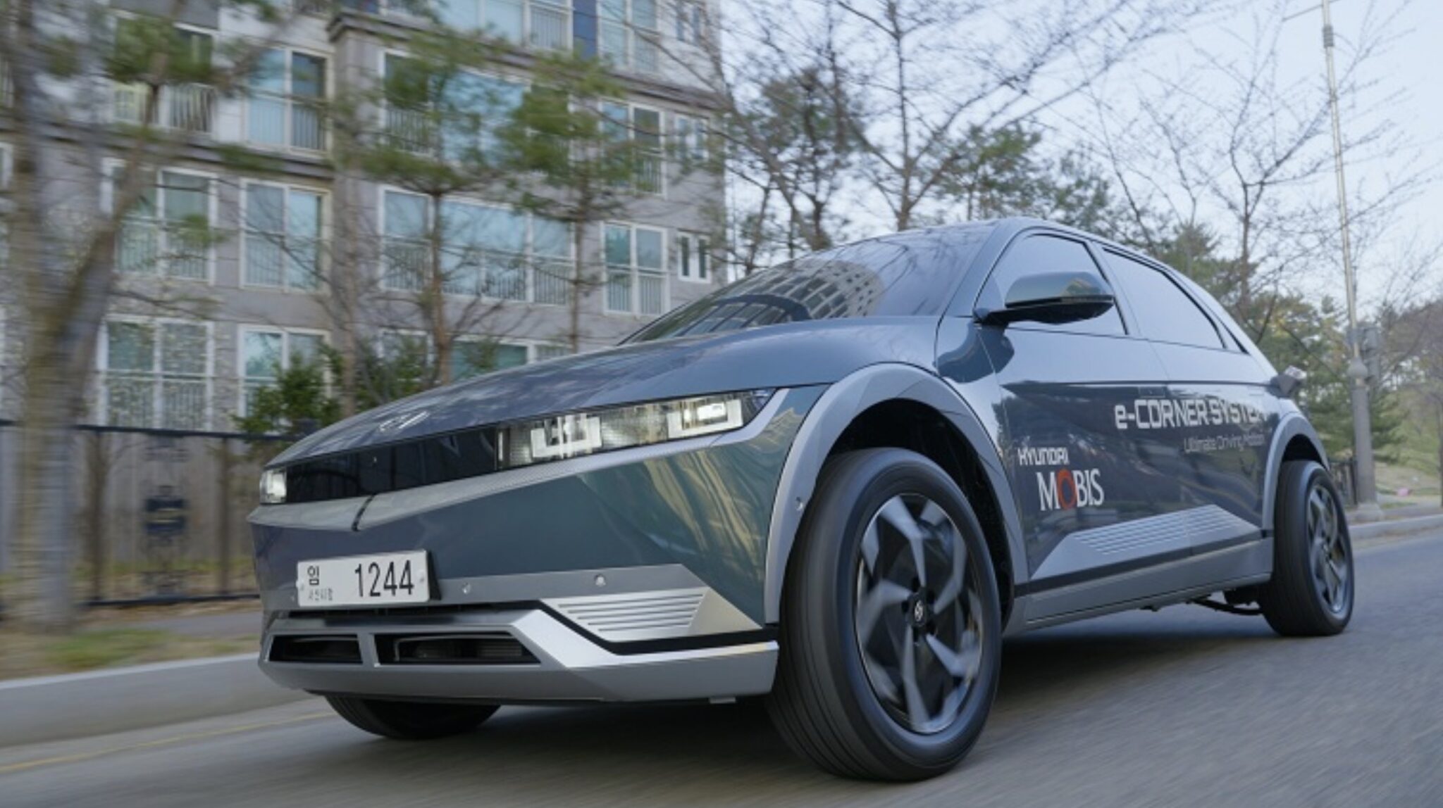 Hyundai's new crab driving tech will change the parking game