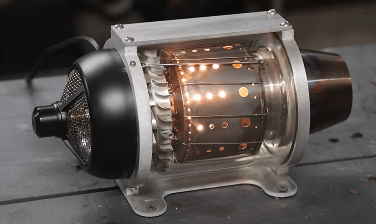 Amazing video shows the inside of a jet engine running
