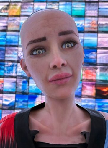 Humanoid robot says she can 'lead better than humans'