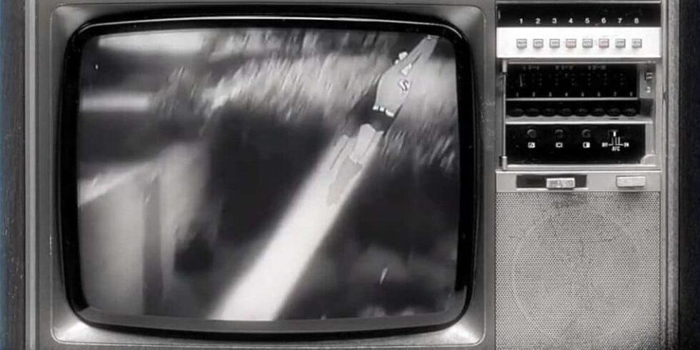 This is how the craziest flying scenes are shot in movies