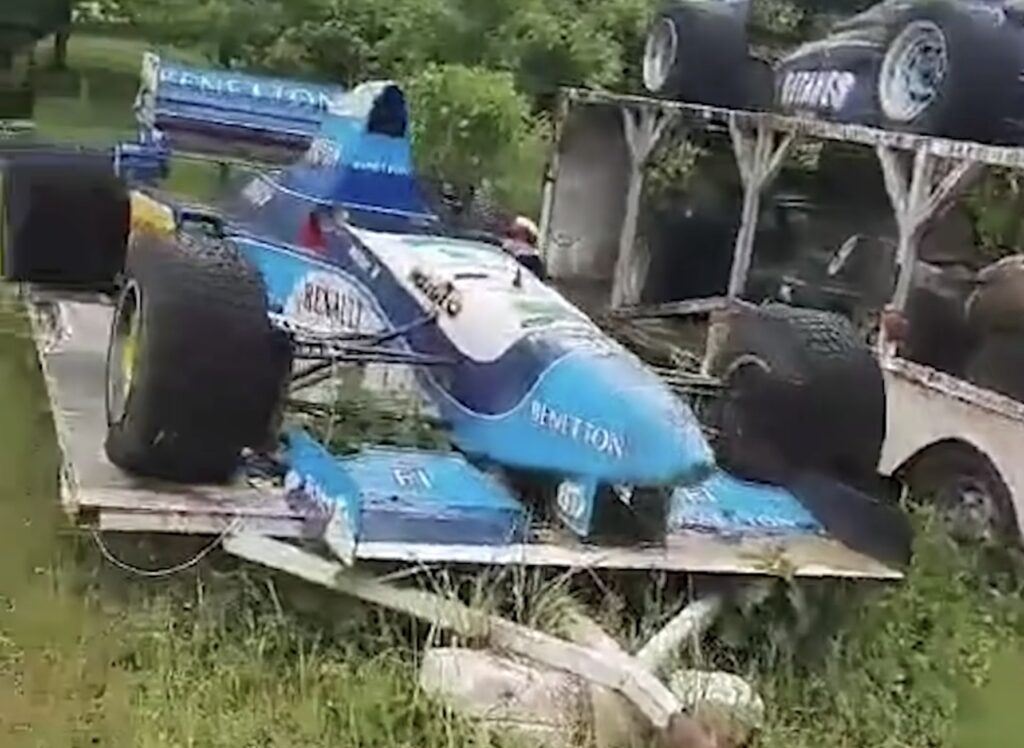 Abandoned Ferrari F1 car is restored to its former glory