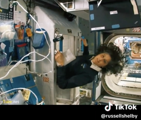 Astronaut shows how she goes to sleep in space