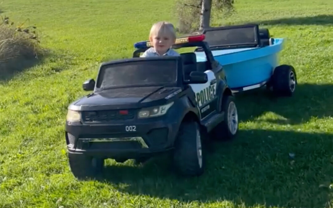 Video shows toddler driving a boat to a lake and sailing it