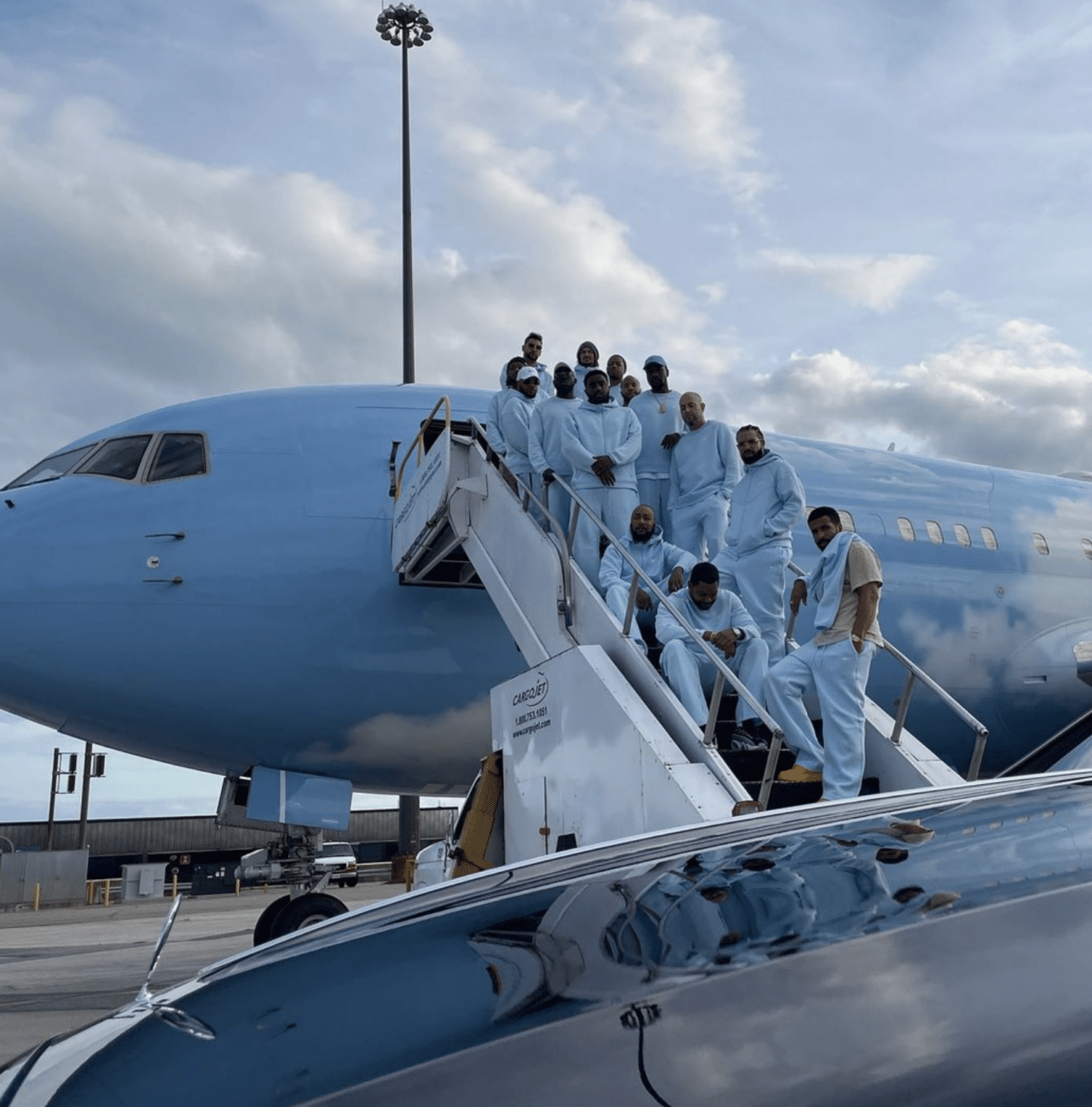 How Drake got his private jet for free and repurposed it to be worth ...