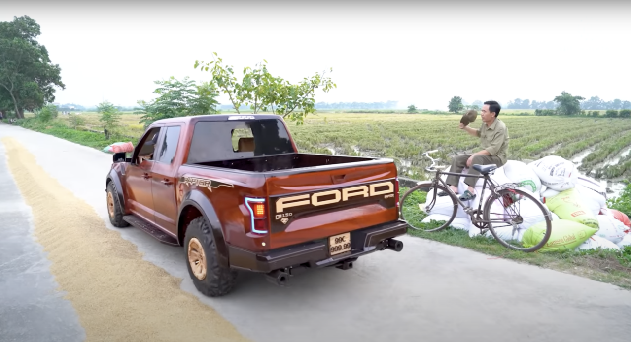 This dad just built the Ford F-150 Raptor out of wood