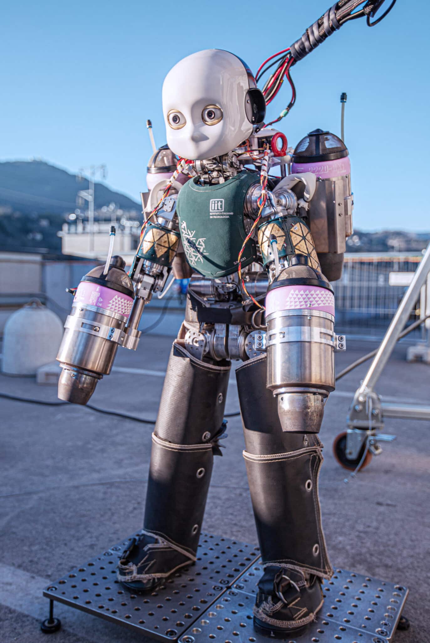 This is the world’s first jet-powered humanoid robot could