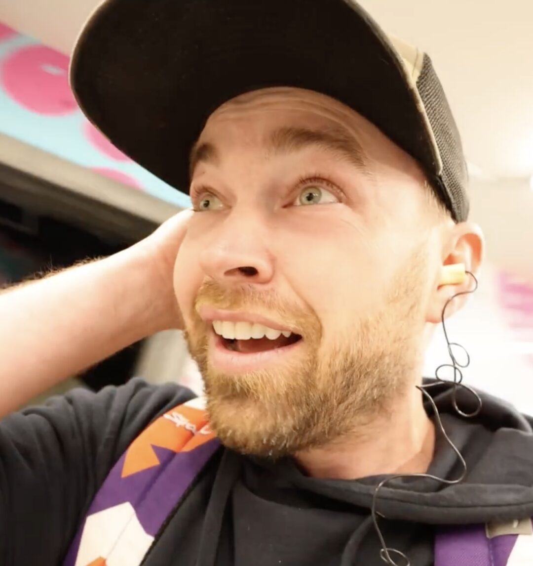 Lamborghini Aventador with new F1 exhaust shoots FLAMES