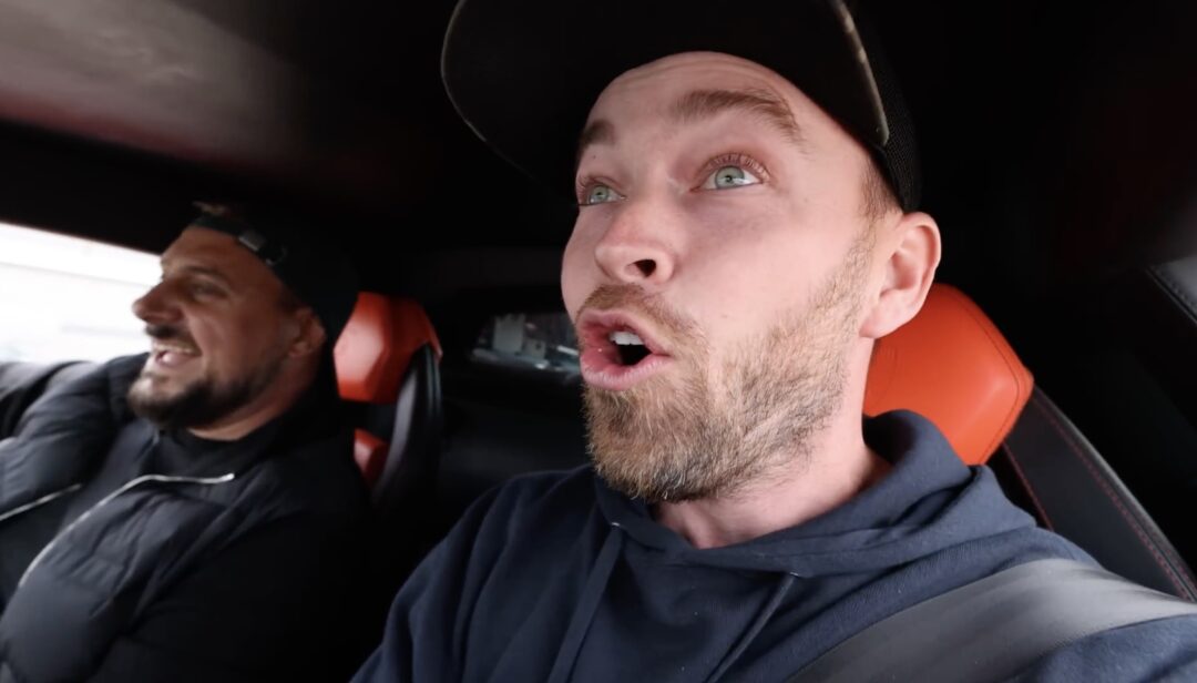 Lamborghini Aventador with new F1 exhaust shoots FLAMES