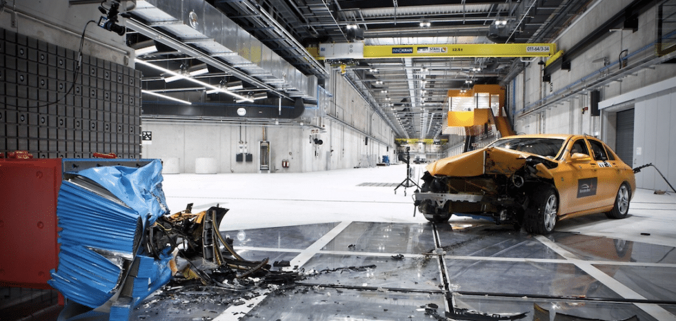 Mercedes commits to goal of crash-free driving by 2050