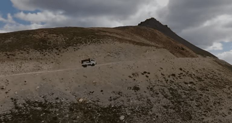Guys test Suzuki mini key truck on the difficult Alpine Loop in Colorado