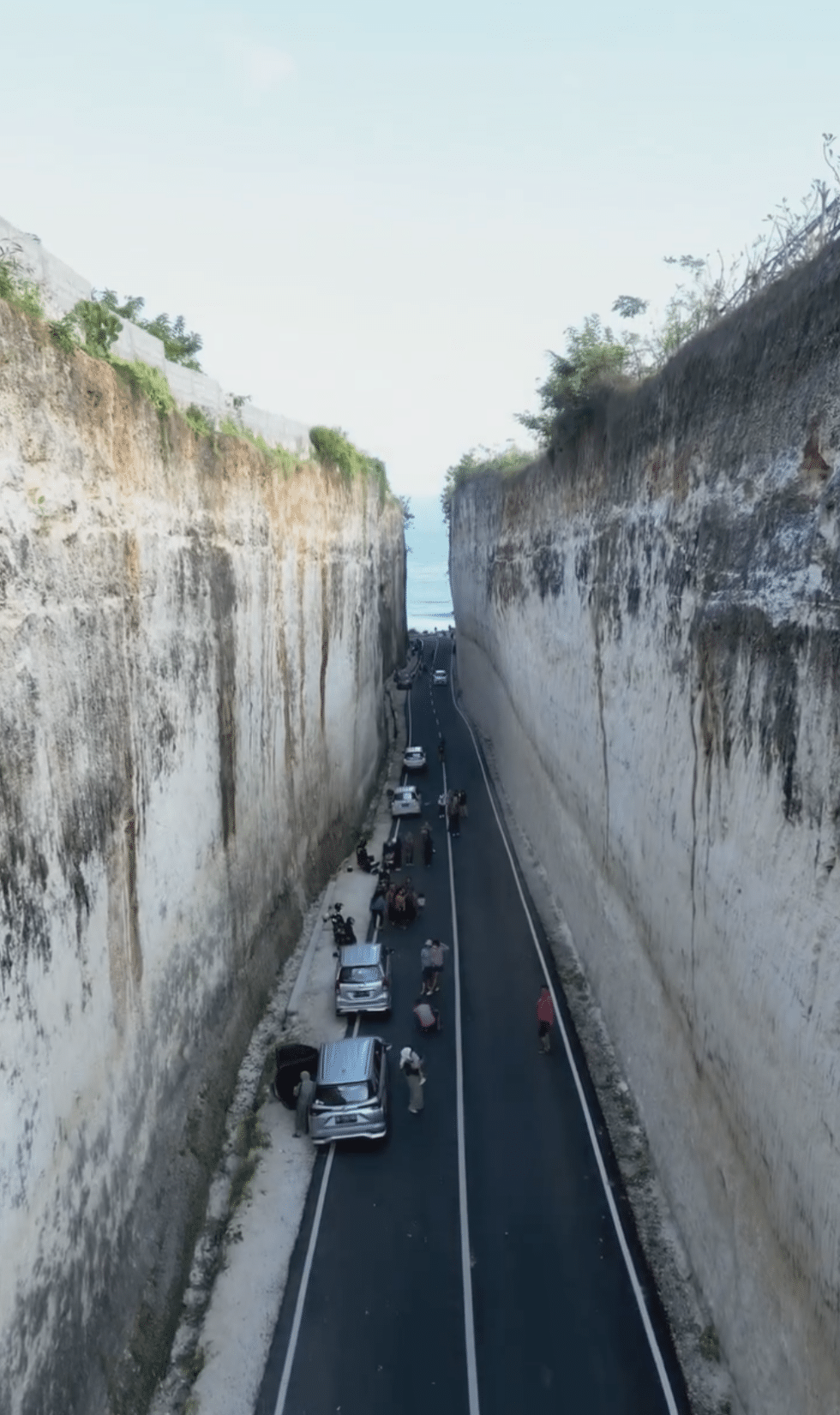 Remarkable road leading to Bali beach has internet in a spin