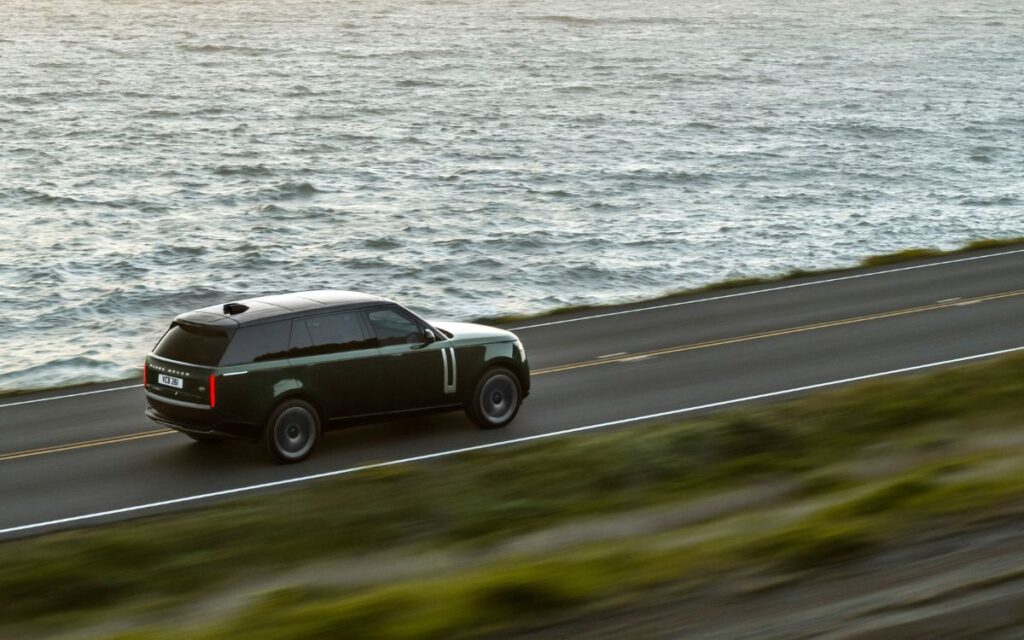 The new ultra-luxurious Range Rover Autobiography is a rock-crawling 4× ...