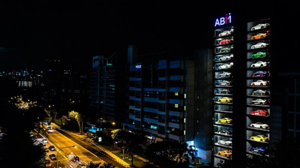 Supercar vending machine pops up in Singapore – Supercar Blondie