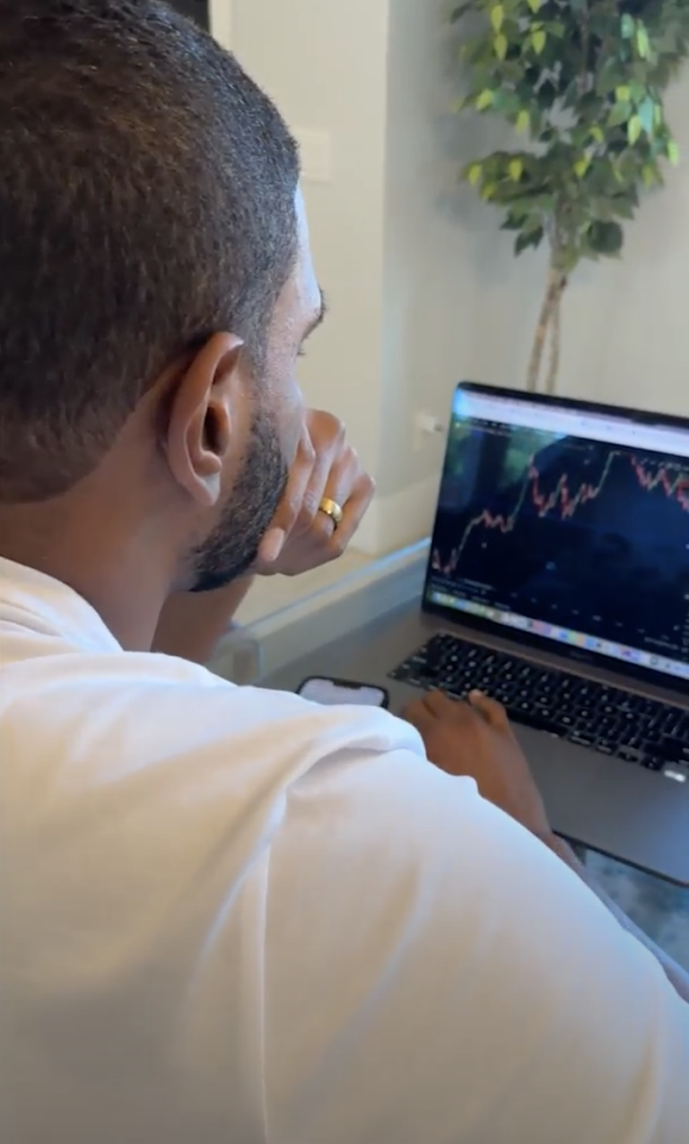 This ex nutrition trainer became a millionaire stock trader at just 26 ...