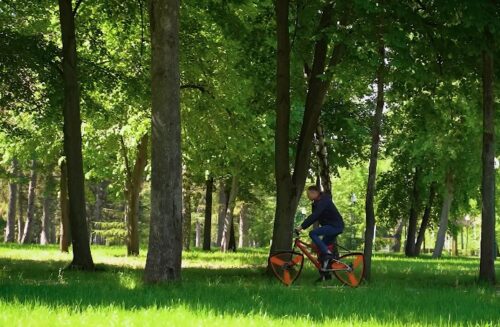 This guy just built a bicycle with triangle wheels