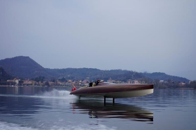 Electric flying boat becomes the first of its kind