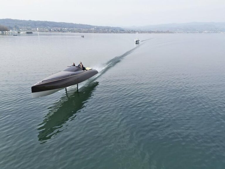 Electric flying boat becomes the first of its kind